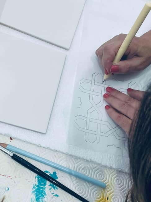 Paint your tile and create your unique piece in an art gallery in Lisbon - To sum it up