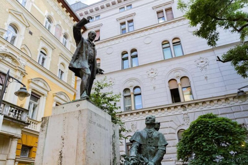 Palace District Evening Culinary, Wine, and History Walk - Key Points  