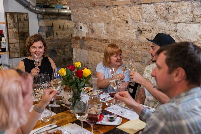 Palace District Evening Culinary, Wine, and History Walk - Real-World Insights from Reviewers