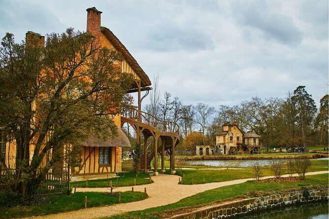 Palace of Versailles Entry ticket with Musical Gardens & Estate - FAQs