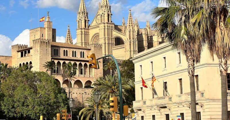 Palma authentically. Small group City tour with tapas - FAQ