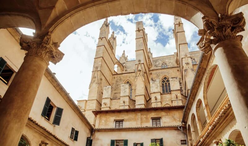Palma de Mallorca: Old Town and Cathedral Tour - The Experience Behind the Reviews