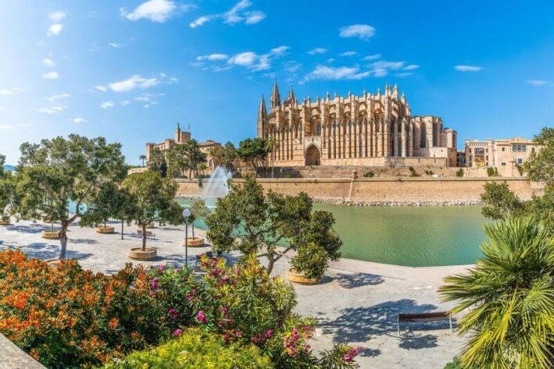 Palma de Mallorca: Private custom tour with a local guide - Key Points