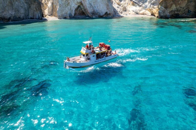 Palmarola: Boat tour with lunch on board - Key Points