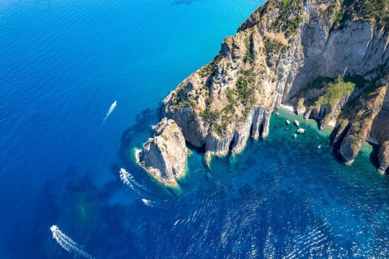 Palmarola: Boat tour with lunch on board - FAQs