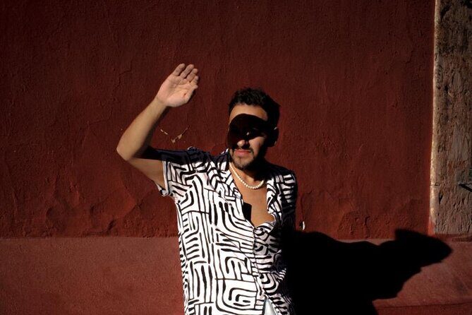 Paparazzi staff in San Miguel de Allende - Key Points