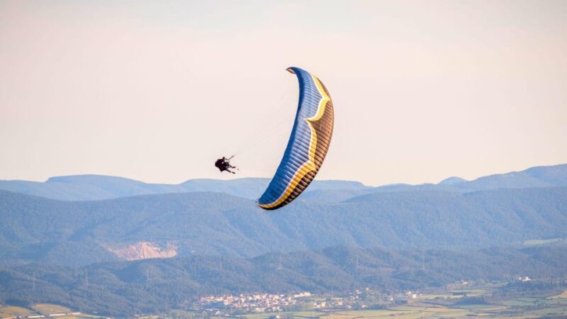 Paragliding: Experience the magic of flying near Barcelona. Report included - Introduction