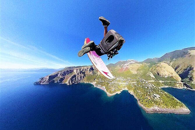 Paragliding flight over the Gardens of Ninfa - An In-Depth Look at the Paragliding Over Ninfa Gardens