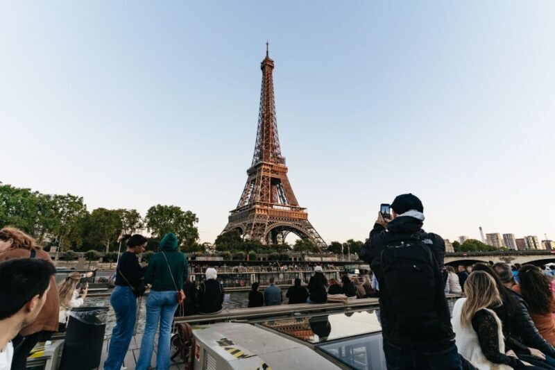 Paris: 1-Hour Sightseeing Cruise and 3-Course Bistro Dinner - FAQ