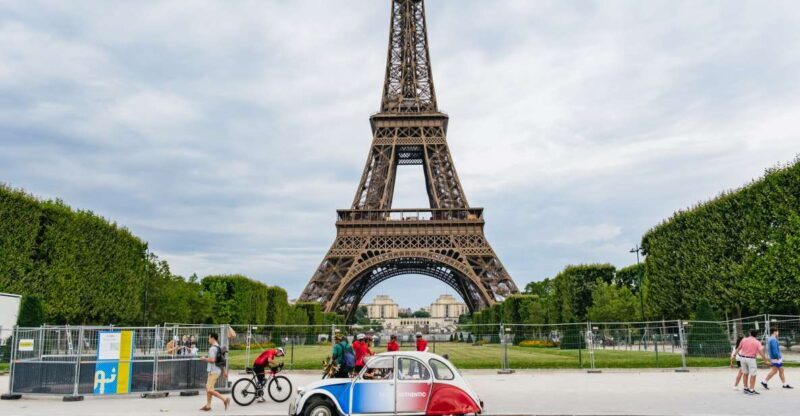 Paris: 1-Hour Vintage Citroen 2CV Tour - The Unique Charm of the Vintage Citroën 2CV Tour