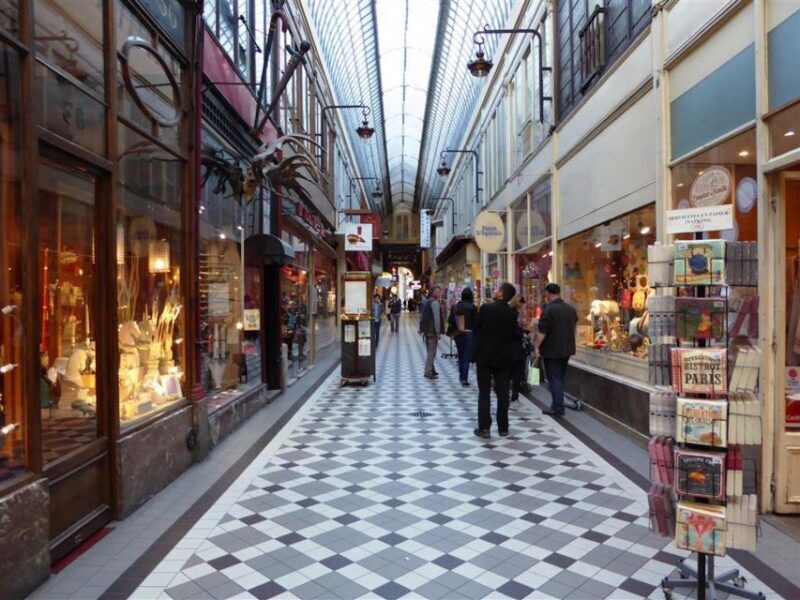 Paris: 2-Hour Passages Private City Tour in German - What Makes This Tour Stand Out?