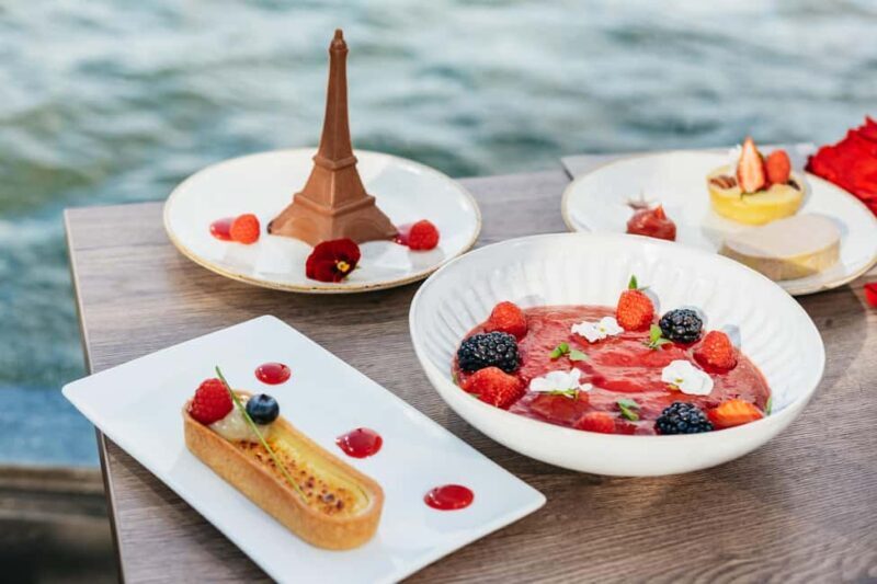 Paris : 3-Course Gourmet Dinner Cruise on Seine River - Key Points