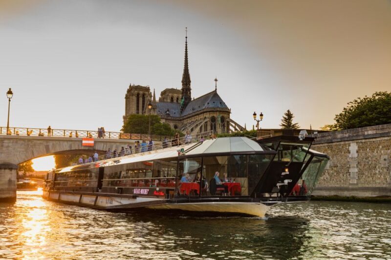 Paris: 4-Course Dinner Cruise on Seine River with Live Music - The Experience in Detail
