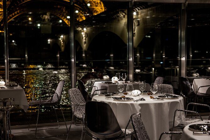 Paris at the First Lodges - Ducasse sur Seine dinner cruise - Service and Group Size