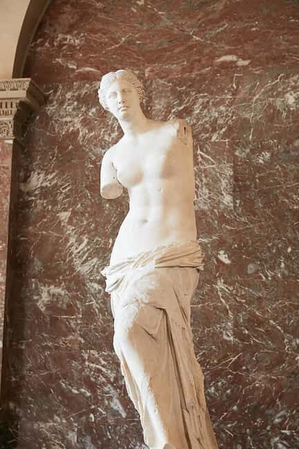 Paris: Best of Louvre Guided Tour With Pre-booked Tickets - Why This Tour Offers Good Value