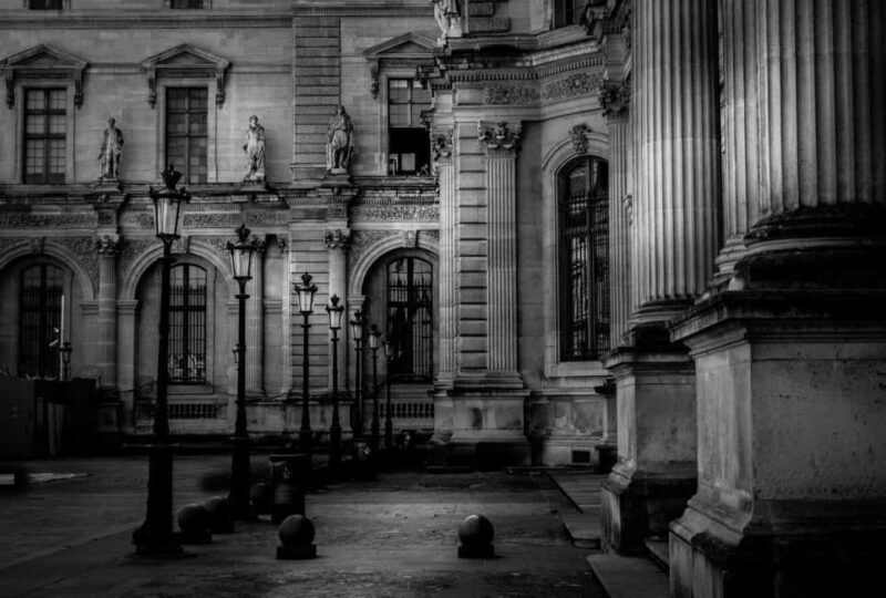 Paris, between Crimes and Mysteries - Paris, between Crimes and Mysteries: A Darker Side of the City