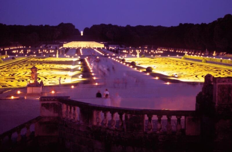 Paris: Candlelit Dinner at Vaux-le-Vicomte by Limousine - Fireworks and Nighttime Finale