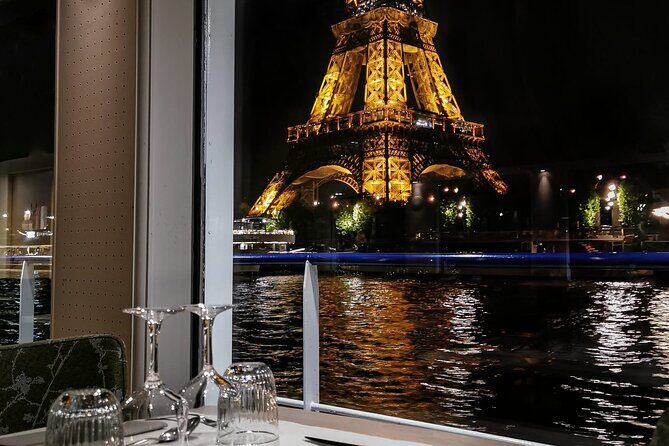 Paris Capitaine Fracasse 3 Course Seine River Dinner Cruise - Service and Atmosphere