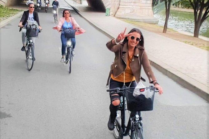 Paris: Charming Nooks and Crannies Bike Tour - Why Choose the Paris Nooks and Crannies Bike Tour?