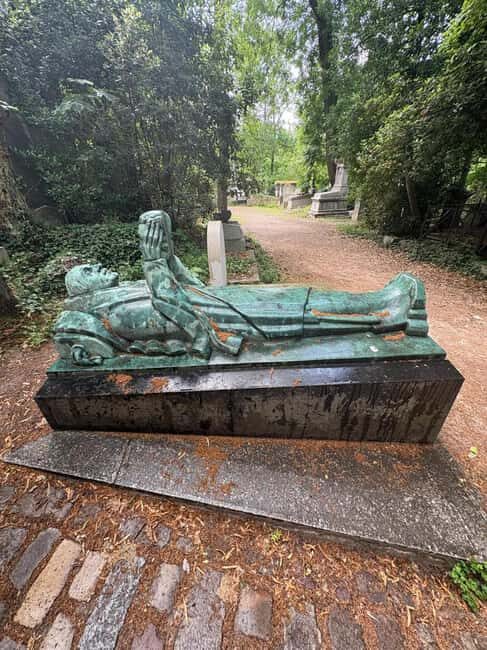 Paris: Customized Père Lachaise Cemetery Walking Tour - Key Points