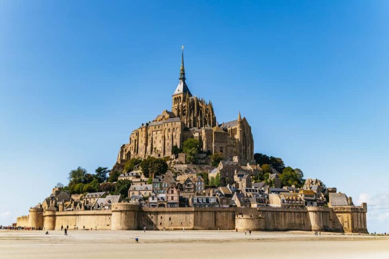 Paris: D-Day Landmarks and Mont Saint-Michel Guided Tour - The Experience in Detail