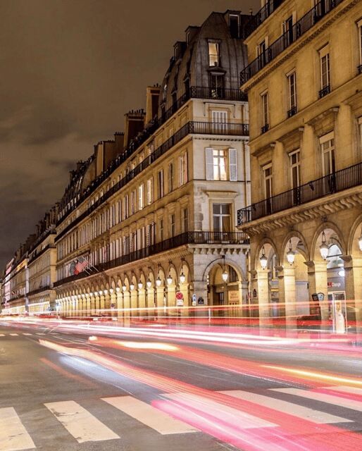 Paris: Discover Paris 2CV - Guides & Personal Touches