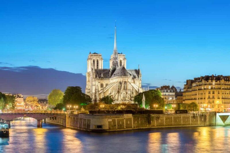 Paris: Early Access Notre Dame Cathedral Walking Tour - Key Points