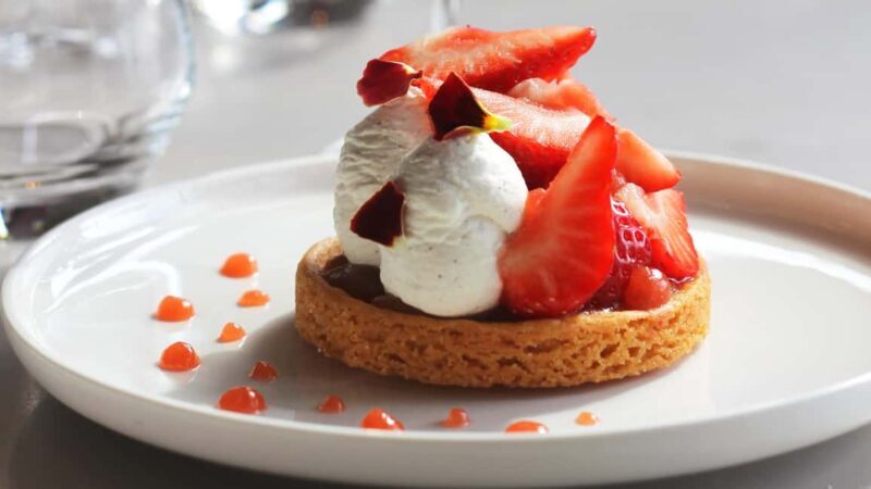 Paris: Early Dinner at Madame Brasserie in the Eiffel Tower - Key Points