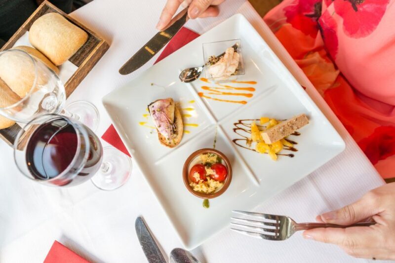 Paris: Early Evening Dinner Cruise on the River Seine - FAQs