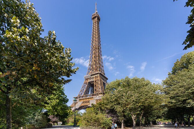 Paris: Eiffel Tower Guided Tour by Elevator - Practical Tips and Considerations