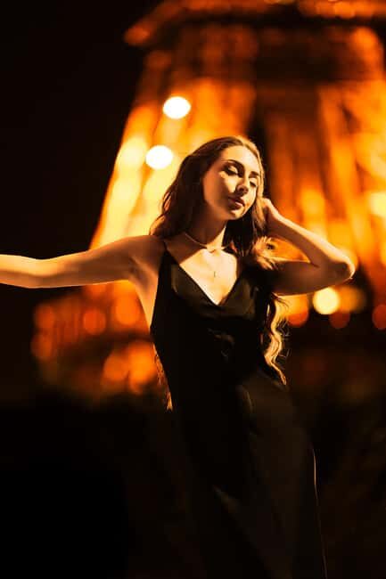 Paris: Eiffel Tower Night Photoshoot with 20 High End Edits - The Experience: What You Can Expect