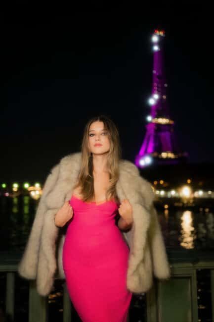 Paris: Eiffel Tower Night Photoshoot with 20 High End Edits - Who Would Love This Experience?
