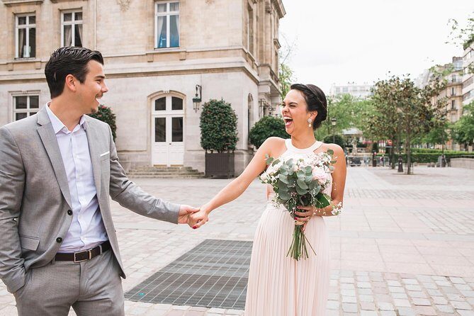 Paris Eiffel Tower Photoshoot Professional Photographer Private - Key Points