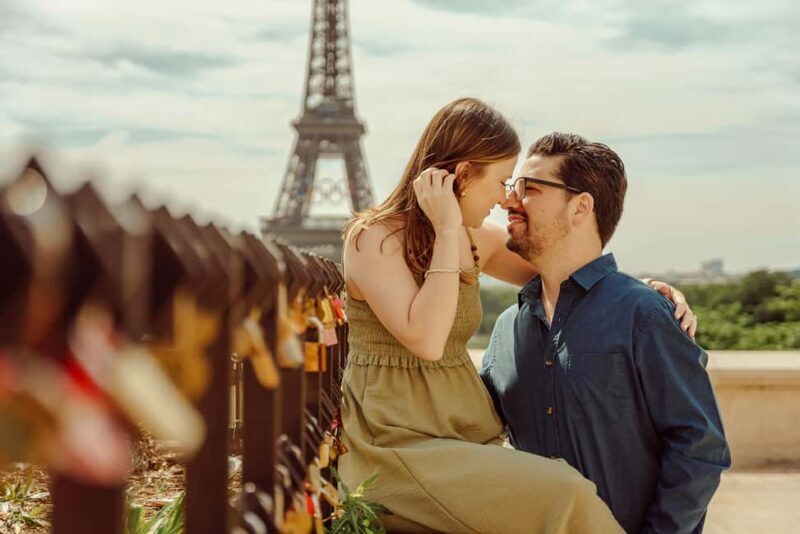 Paris: Eiffel Tower Street Photoshoot - Whats Included and Whats Not