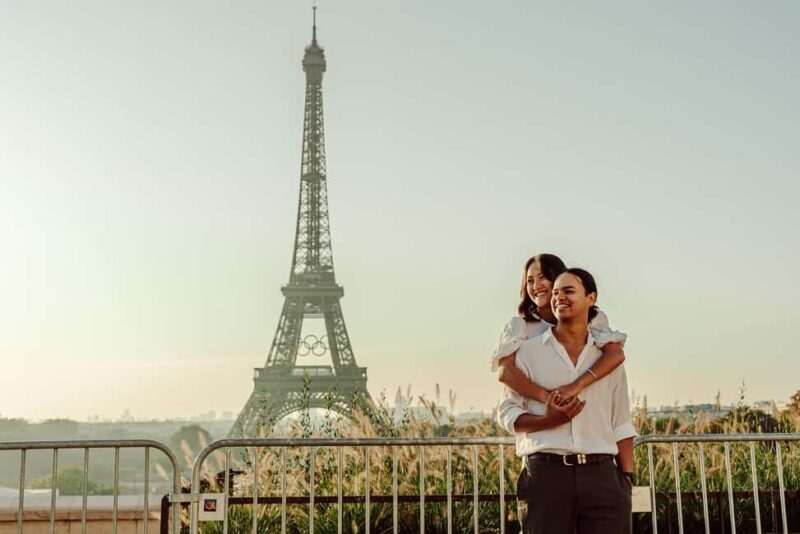 Paris: Eiffel Tower Street Photoshoot - Meeting and Flexibility