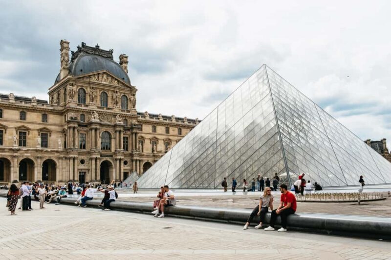 Paris: Emily TV Show Locations Guided Walking Tour - Guide Quality and Tour Atmosphere