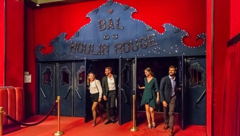 Paris: Evening Sightseeing Tour and Moulin Rouge Show - The Itinerary in Detail