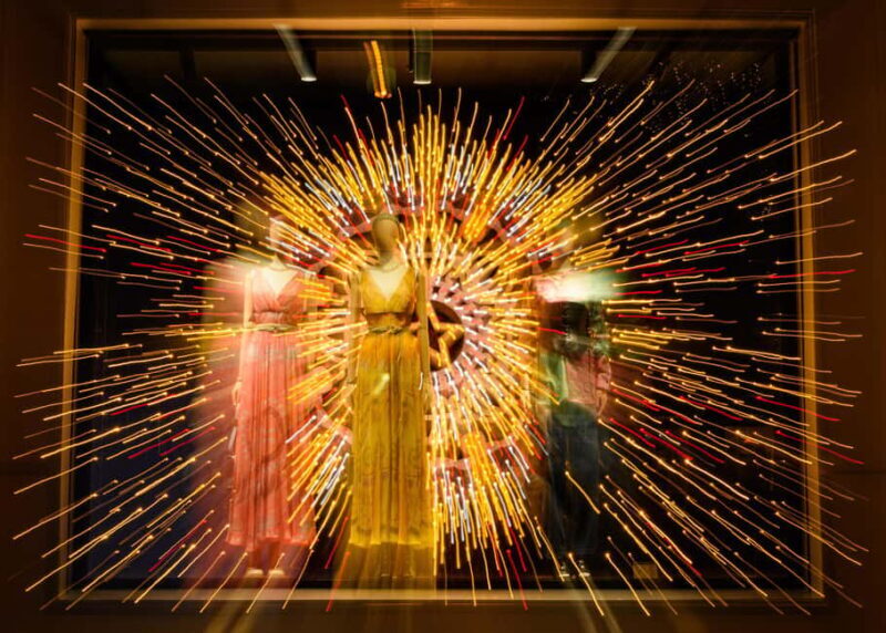 Paris: Experience the magic of Christmas on a walk with a pro photographer - What’s Included and What’s Not?