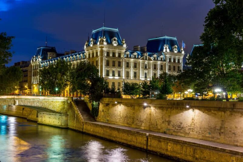 Paris: Ghosts, Legends & Mysteries Evening Walking Tour - Guides, Stories, and Atmosphere