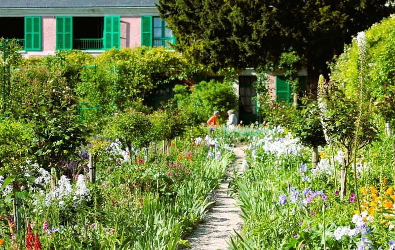 Paris: Giverny Gardens Day Trip with Professional Tour Guide - Practical Details and Considerations