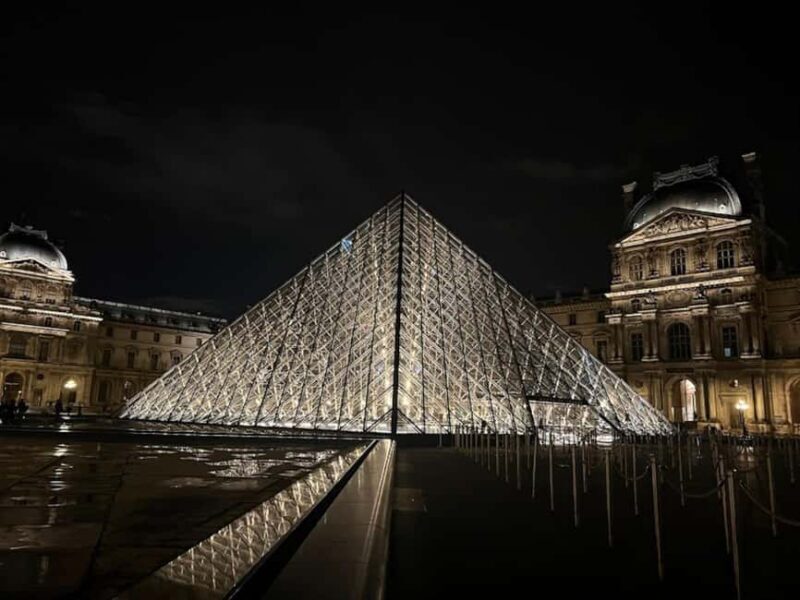 Paris: Guided tour in PORTUGUESE at the Louvre-semi-private - Key Points