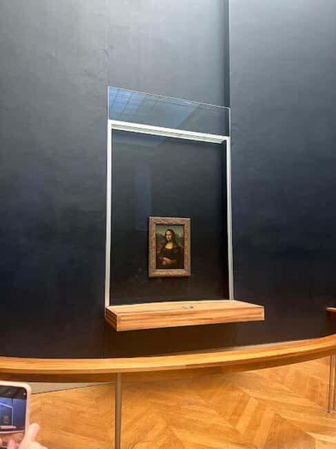 Paris: Guided tour in PORTUGUESE at the Louvre-semi-private - FAQs