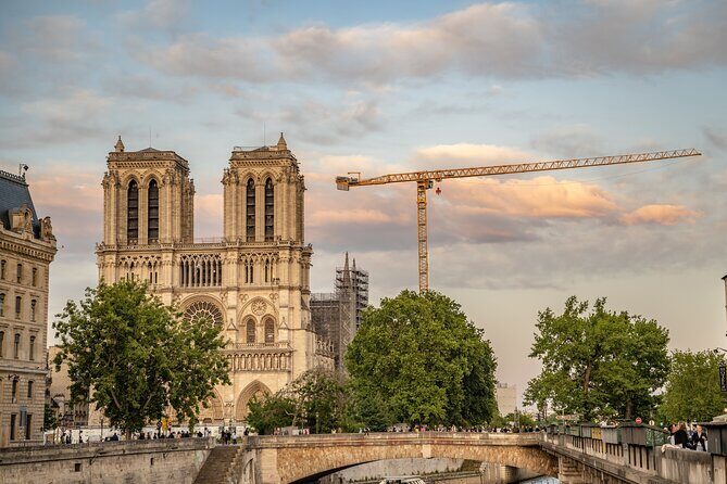 Paris Guided Tour with Notre Dame Cathedral or Ste Chapelle Entry - Key Points