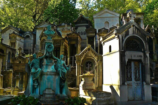 Paris: Haunted Père Lachaise Cemetery Guided Tour - Analyzing the Experience