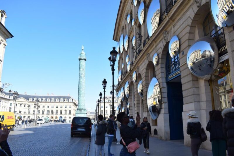 Paris : Highlights of Parisians' Paris guided tour - An In-Depth Look at the Itinerary 