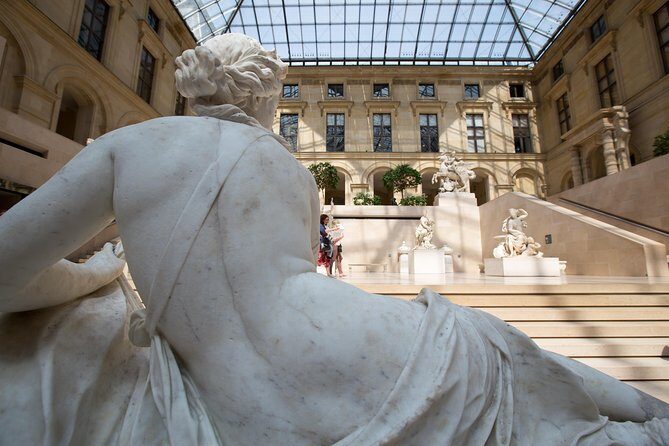 Paris Louvre and Orsay Museums Masterpieces Private Day Tour - Discovering the Louvre: An Iconic Starting Point