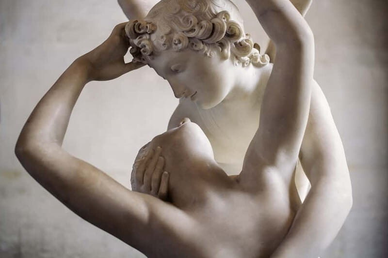 Paris: Louvre Last Entry or Morning Tour with Entry Ticket - A Close Look at the Experience