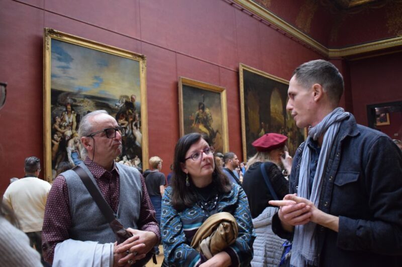 Paris: Louvre Masterpieces Tour with Pre-Reserved Tickets - The Benefits of a Guided, Small-Group Experience