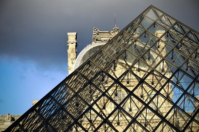 Paris: Luxury Private Photo Eiffel Tower & Louvre pyramid - Key Points