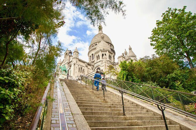 Paris Montmartre Free Walking Tour in English - What to Expect: Group Size, Timing, and Comfort
